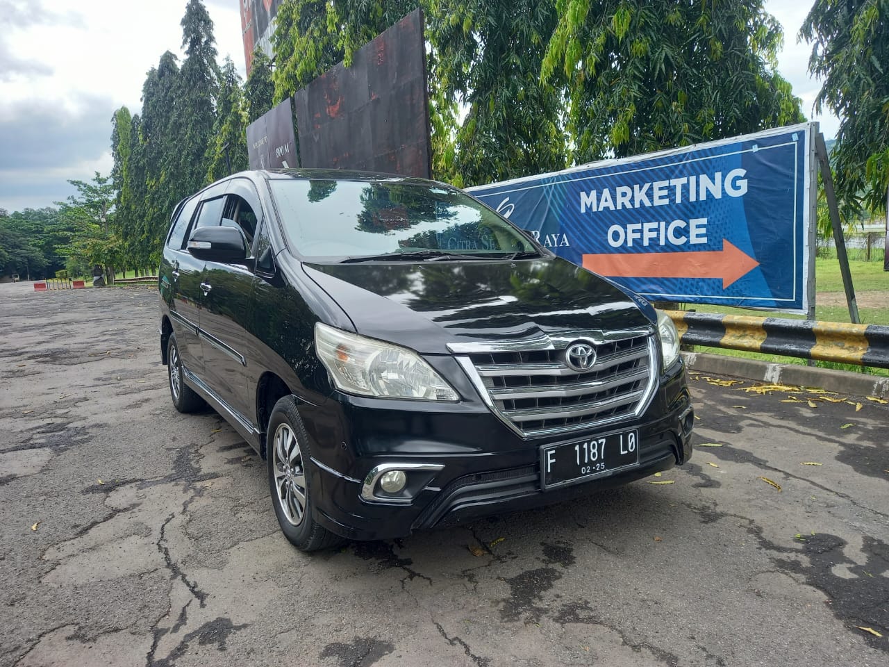 Toyota Innova V - Sentul Motor