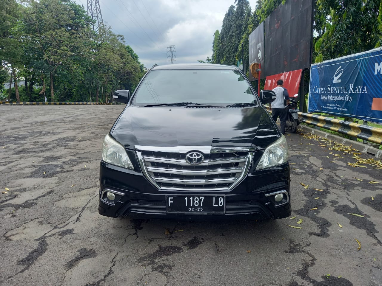 Toyota Innova V - Sentul Motor