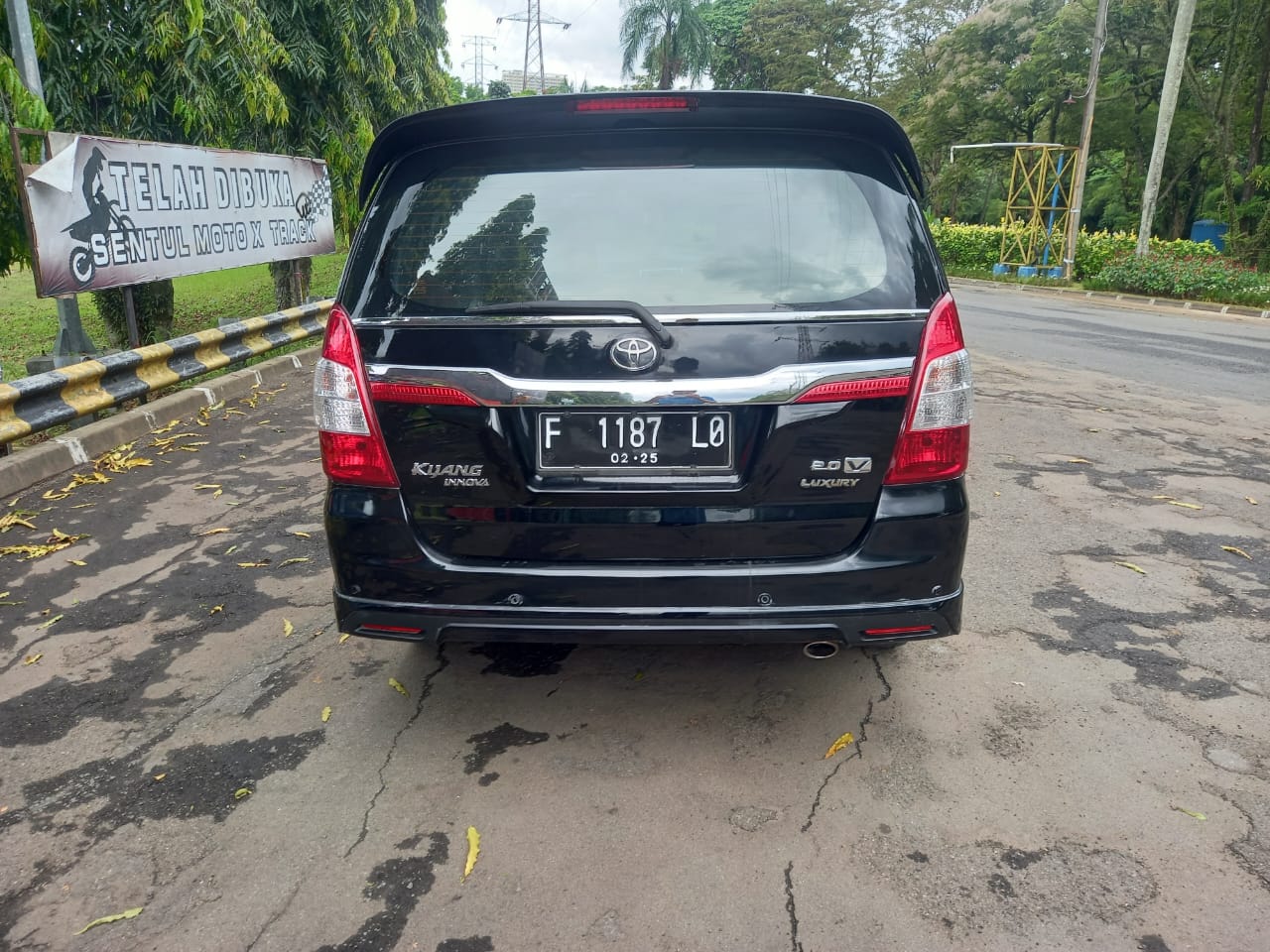 Toyota Innova V - Sentul Motor