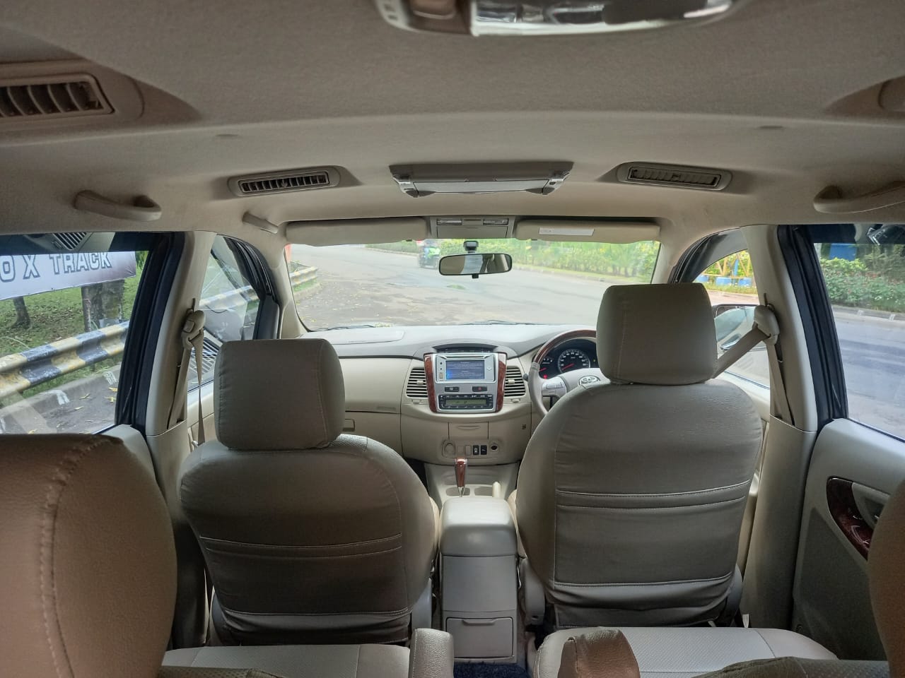 Toyota Innova V - Sentul Motor